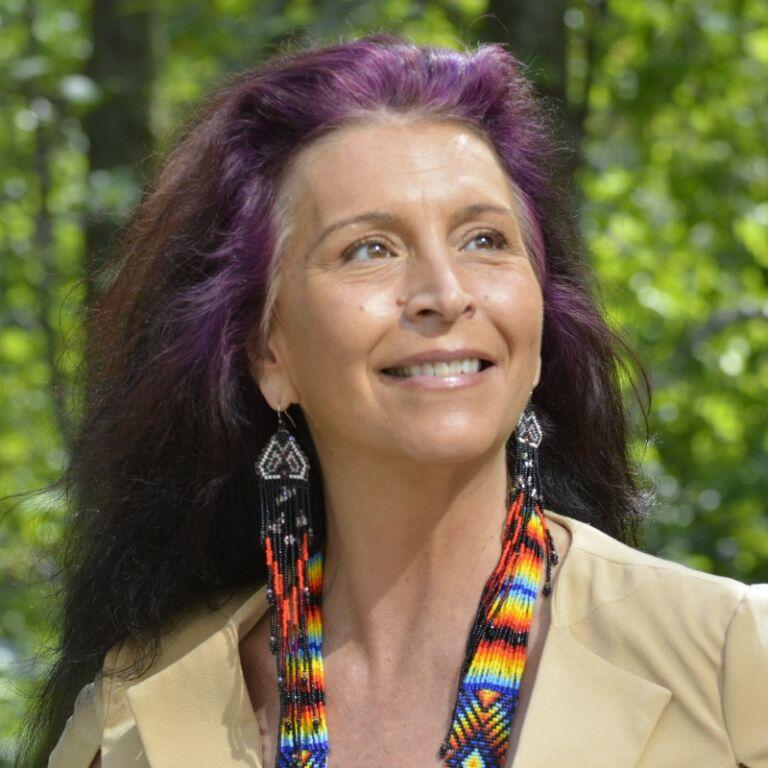 Top 10 Canadian Indigenous Women Leaders to Follow - Locelle